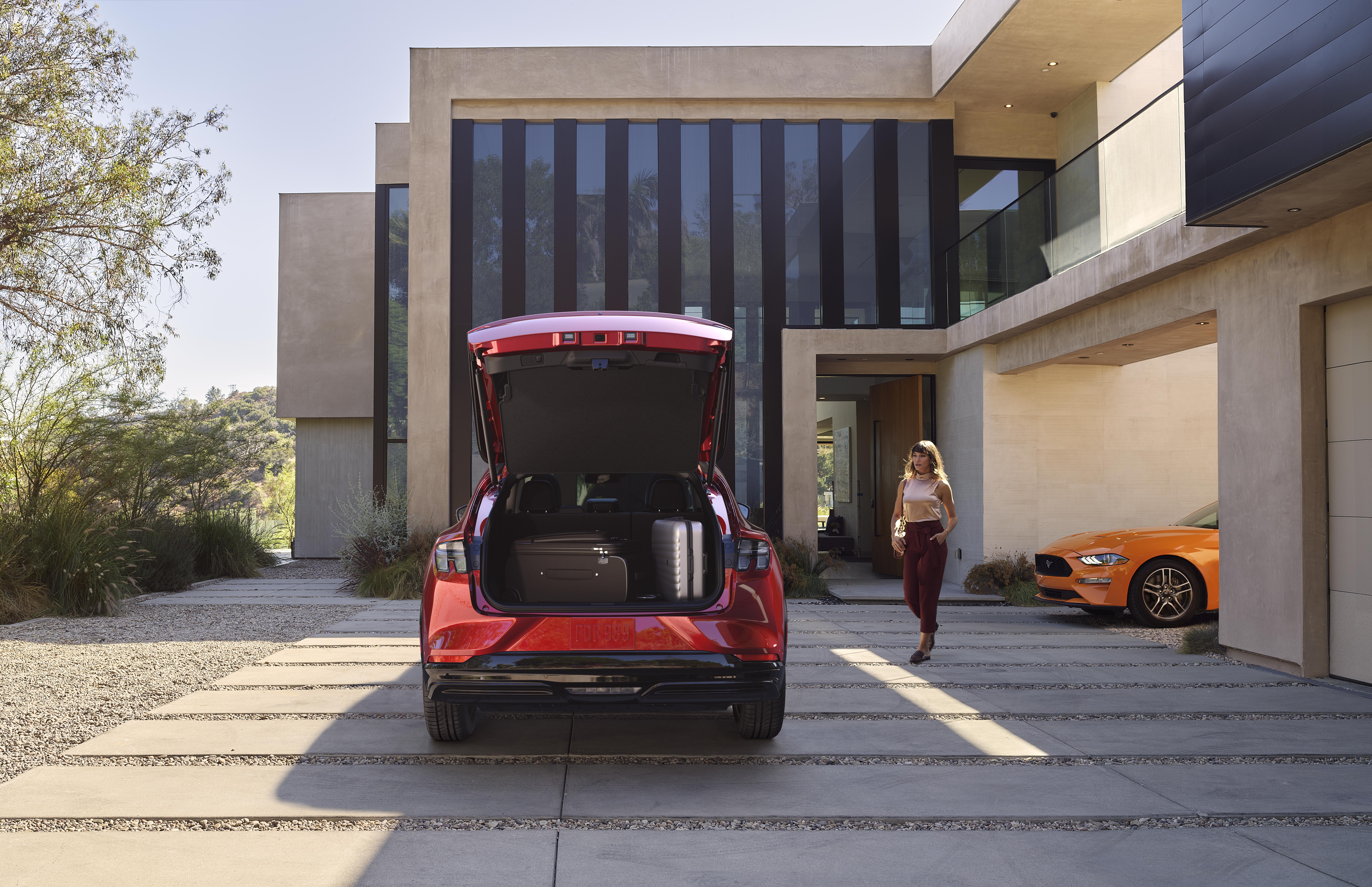 Ford Mustang Mach-E mainstreams the electric crossover SUV – Electric Revs